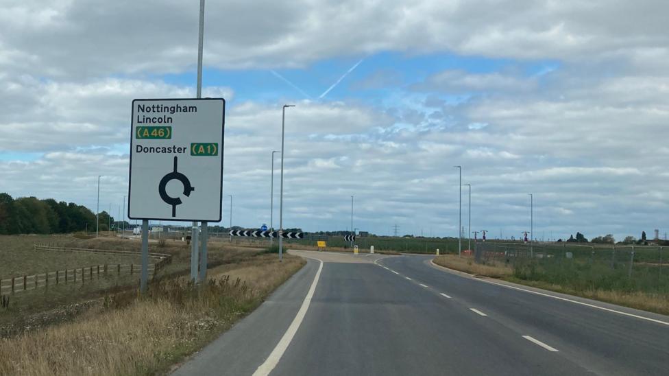 Work on £100m road near Newark reaches 'final stages' - BBC News
