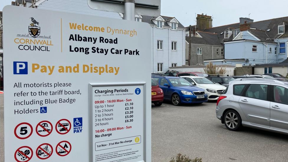 Newquay businesses concerned over future of free winter parking - BBC News