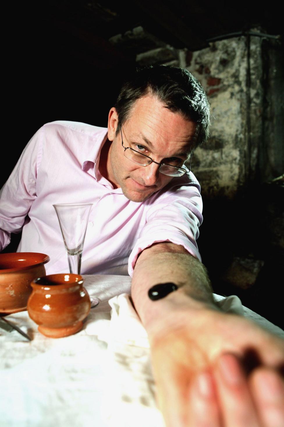 Michael Mosley: The guinea-pig guru of middle aged spread - BBC News