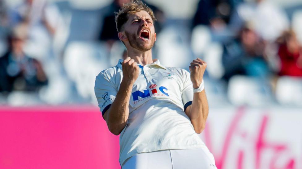 Ben Coad: Yorkshire pace bowler extends contract until 2028 - BBC Sport