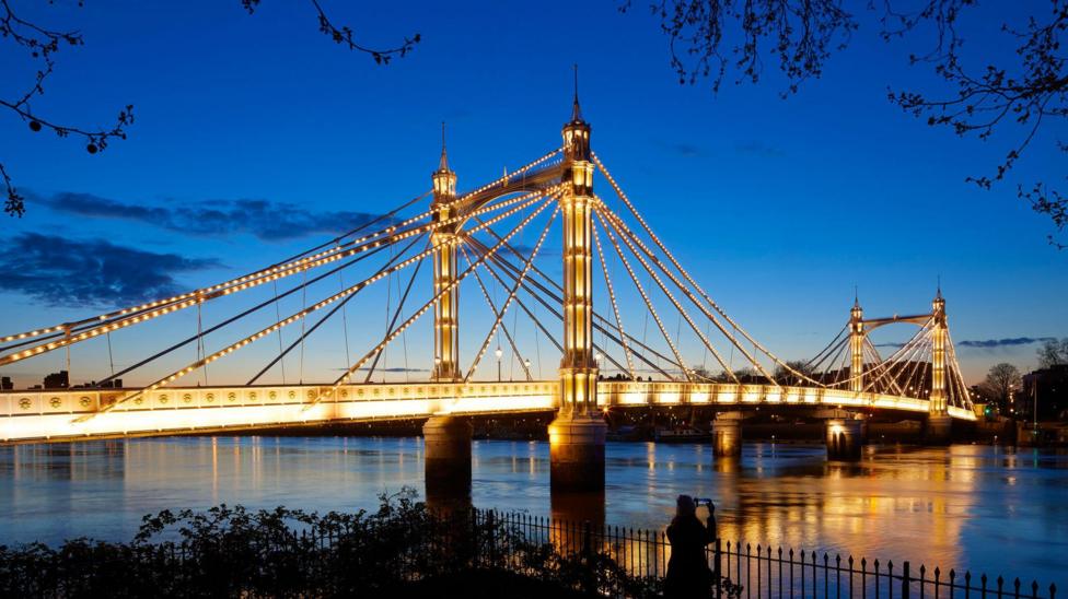 Twenty of London's most famous bridges, from Tower to Twickenham - BBC News