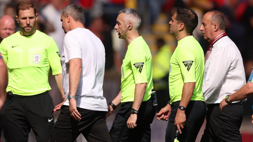 Huddersfield Town manager Michael Duff banned and fined - BBC Sport
