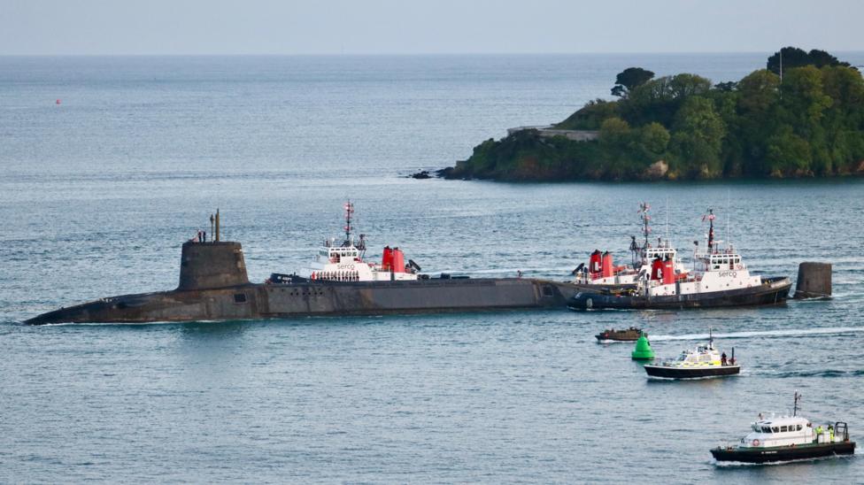 Nuclear submarine HMS Vanguard leaves Devonport after refit delay - BBC ...