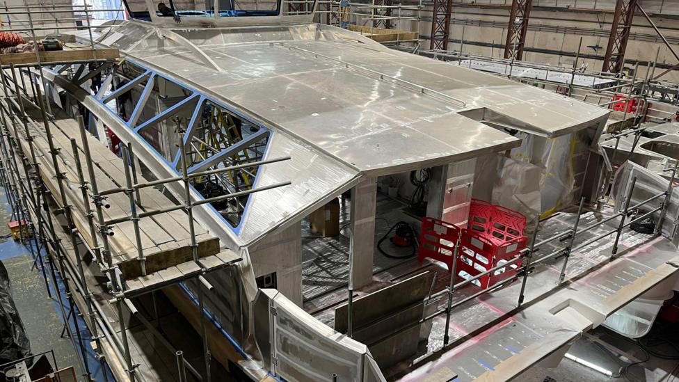 Isle of Wight: All-electric Thames ferry being built on island - BBC News