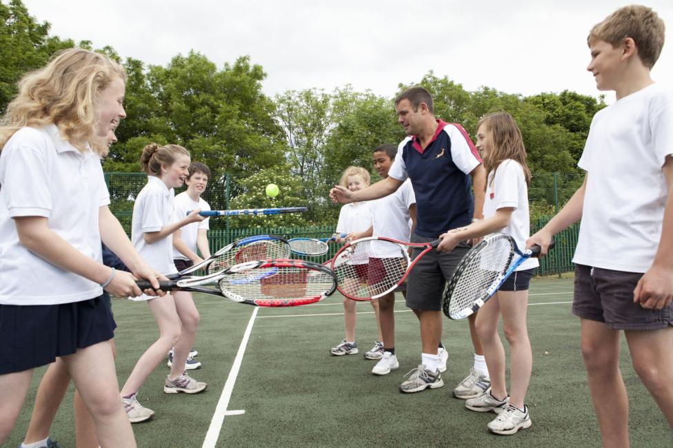 School PE kit: Does your kit have to be branded? - BBC Newsround