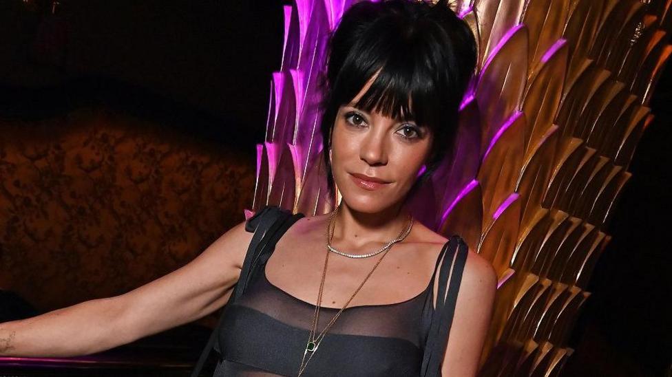 Lily Allen is 'vicious' and 'raw' on her tell-all break-up album - BBC News