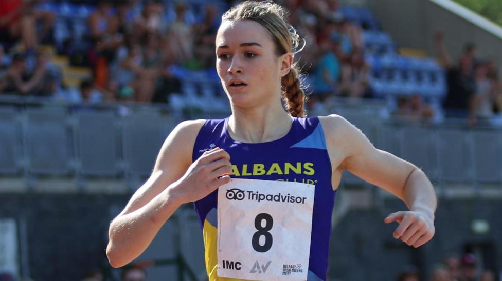 Phoebe Gill: English athlete, 17, clocks stunning 1:57.86 800m in ...