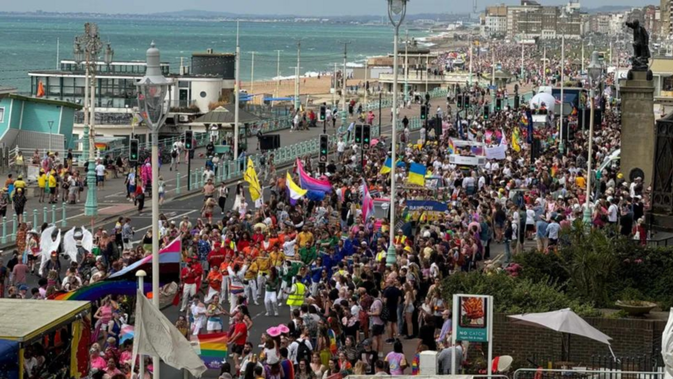 Pictures: Brighton Pride parade bursts with emotion - BBC News