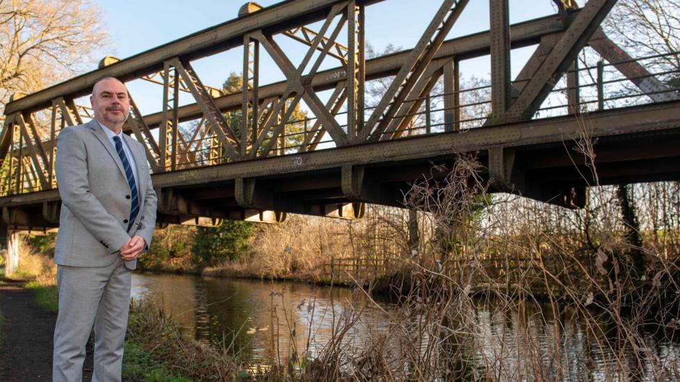 Local views wanted to help preserve Wolverhampton nature reserve - BBC News