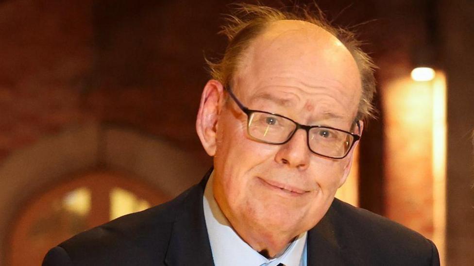 Ken Reid: Former UTV political editor dies - BBC News