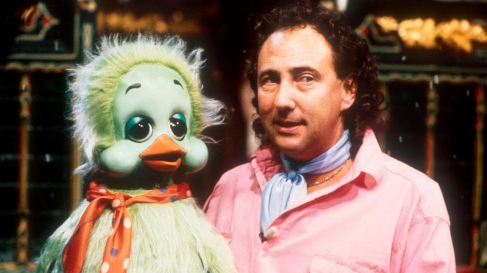 Keith Harris: Daughter 'emotional' at carrying on panto legacy - BBC News
