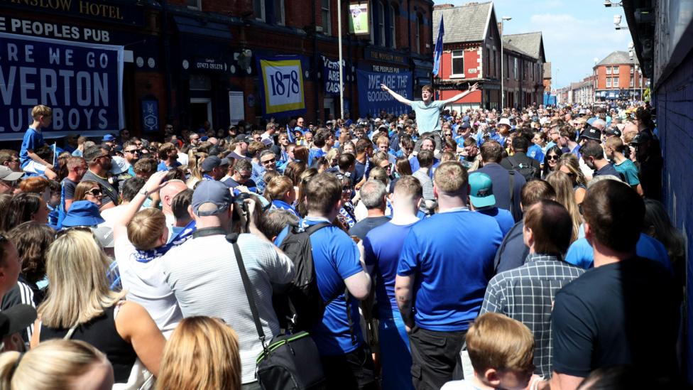 In pictures: Everton's Goodison Park goodbye - BBC News