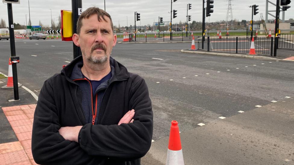 M6 junction 10 at Walsall fully opens to drivers - BBC News