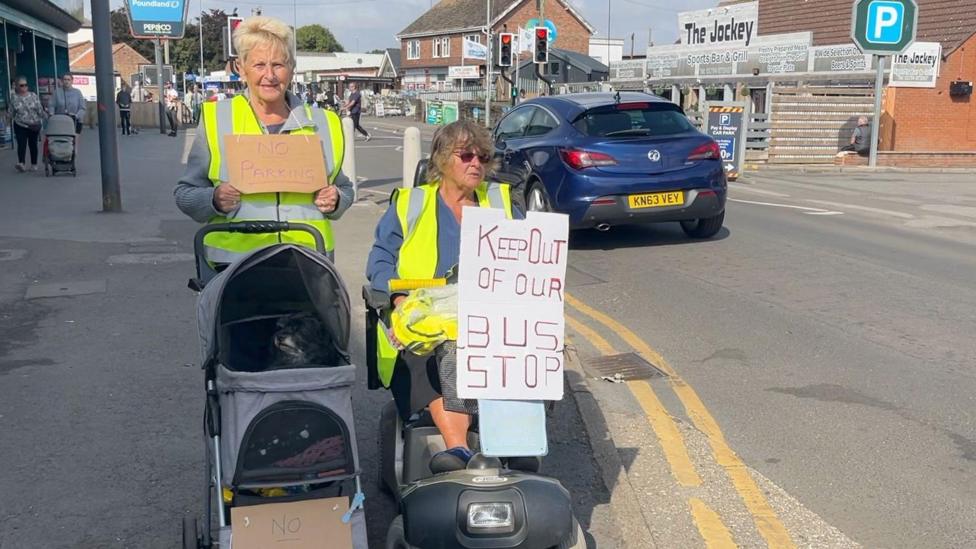 Ingoldmells mobility scooter users in plea to bus stop blockers - BBC News