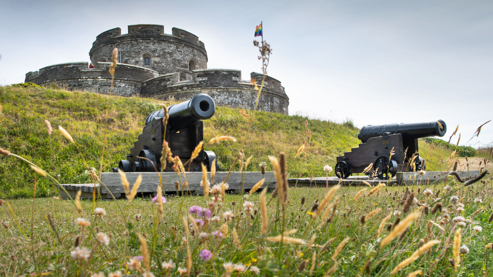 Work begins to preserve 16th Century Cornish cannon and guns - BBC News