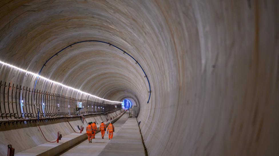 First HS2 'deep tunnel' reaches construction milestone - BBC News