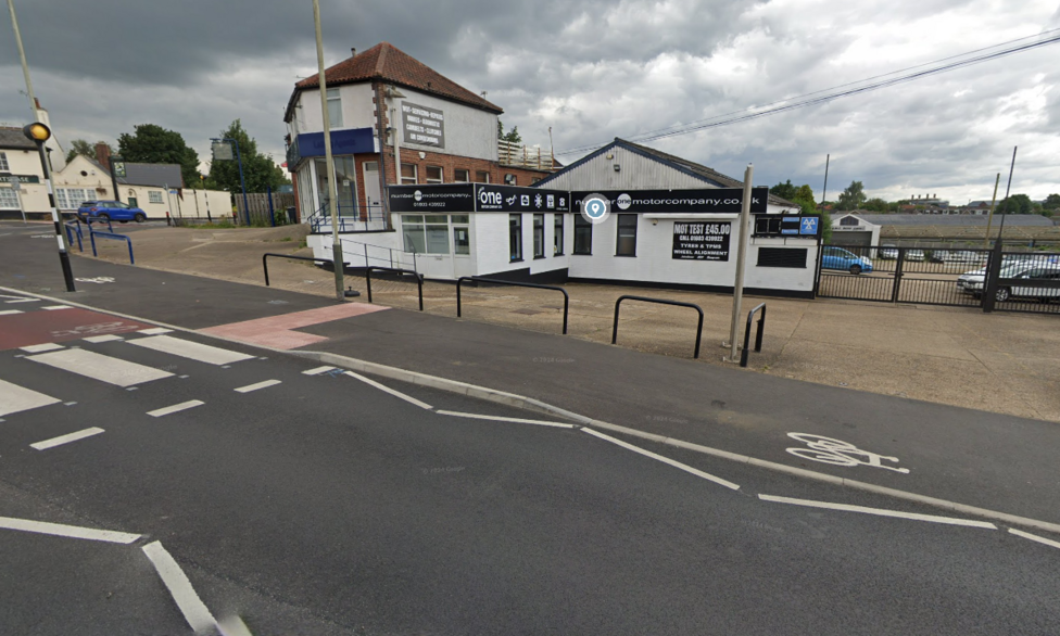 Heartsease roundabout in Norwich blamed for 'flooding' at garage - BBC News
