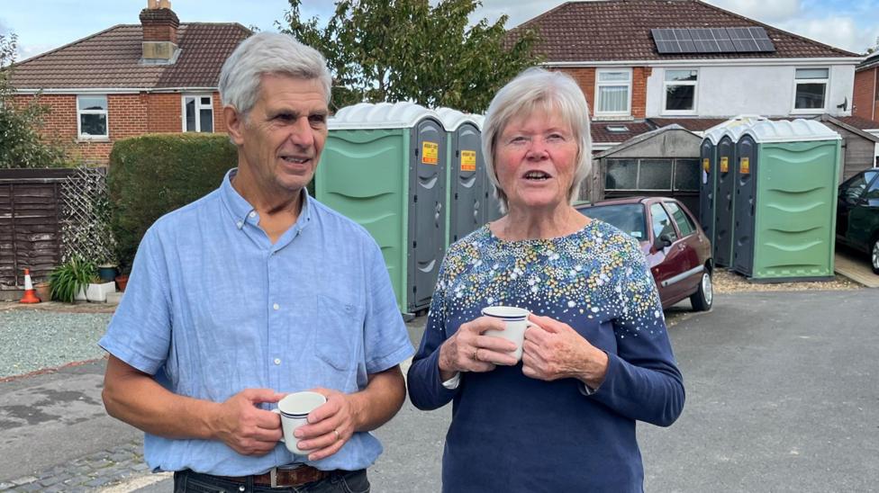 DIY SOS show tackles Southampton family's unsafe home extension - BBC News