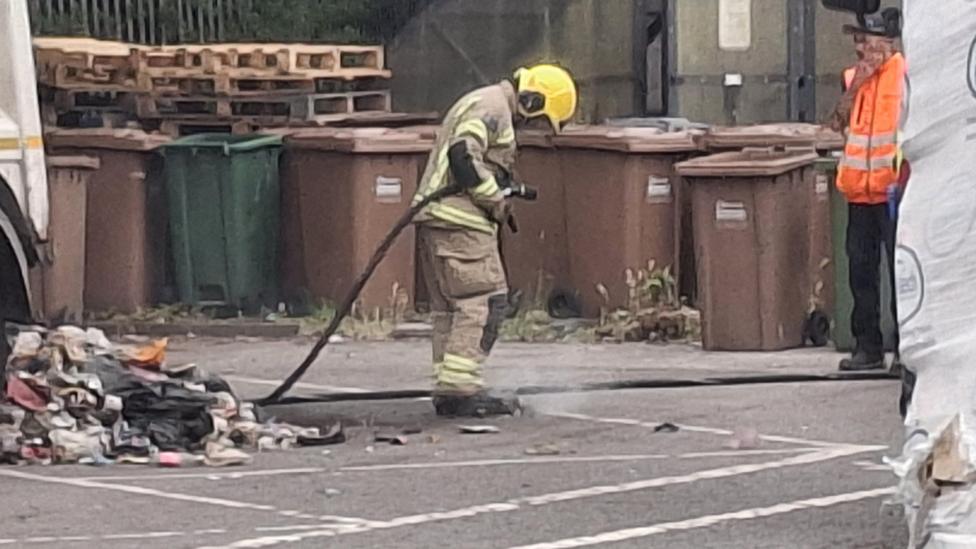 Warnings about flammable waste after bin lorry fire in Eastleigh - BBC News