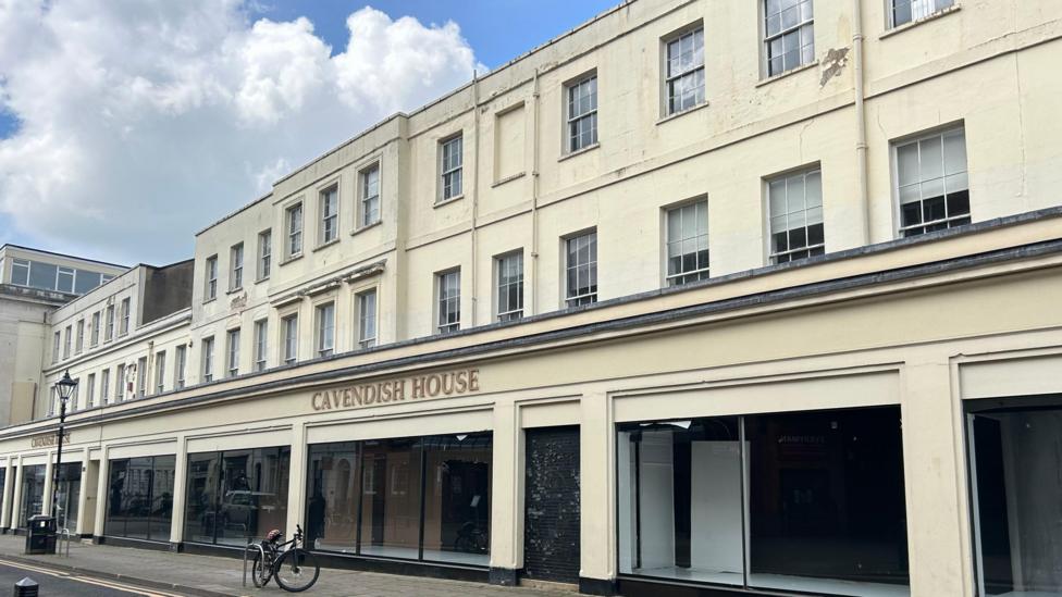 Cavendish House: Pop-up shops open in former department store - BBC News