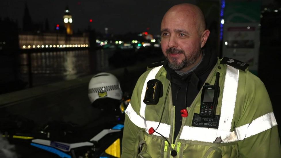 Met using e-bikes and drones to tackle London phone theft - BBC News