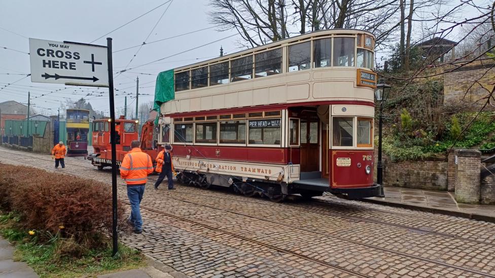 Trio of historic trams donated to Crich Tramway Village - BBC News