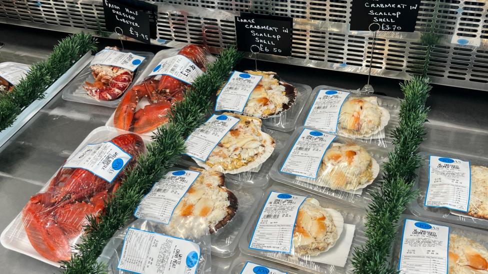Cromer Crab industries hit by bad weather and cost-of-living - BBC News