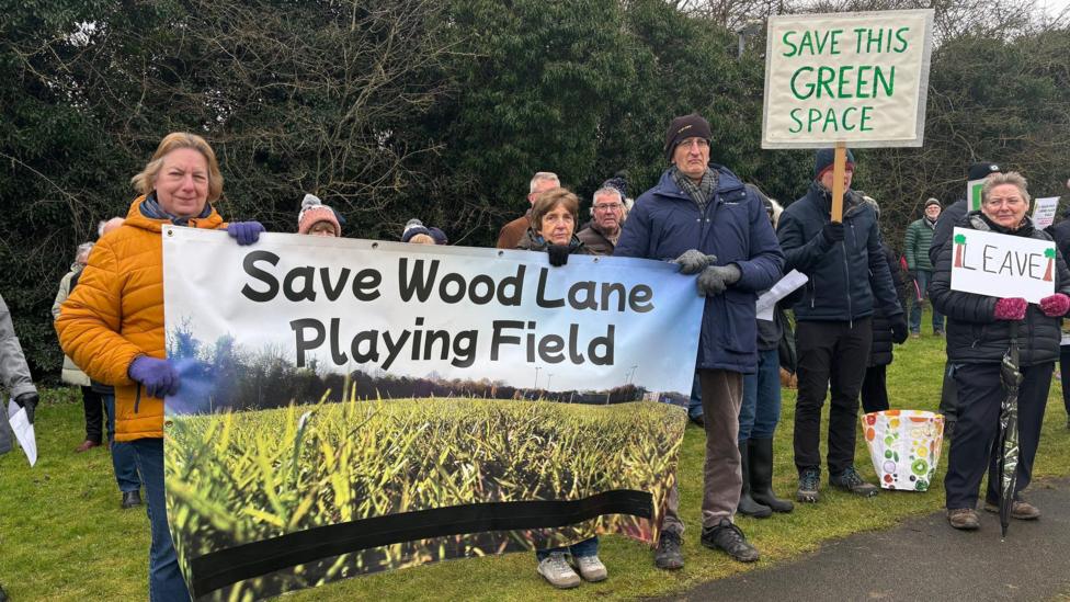 Protest against Louth artificial football pitch plans - BBC News
