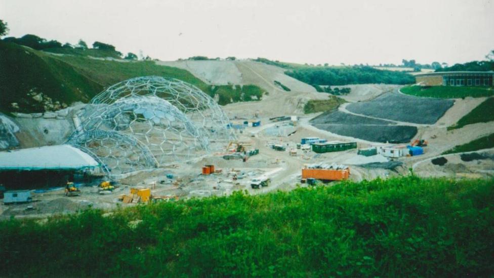 Eden Project marks 25 years by meeting an early visitor - BBC News