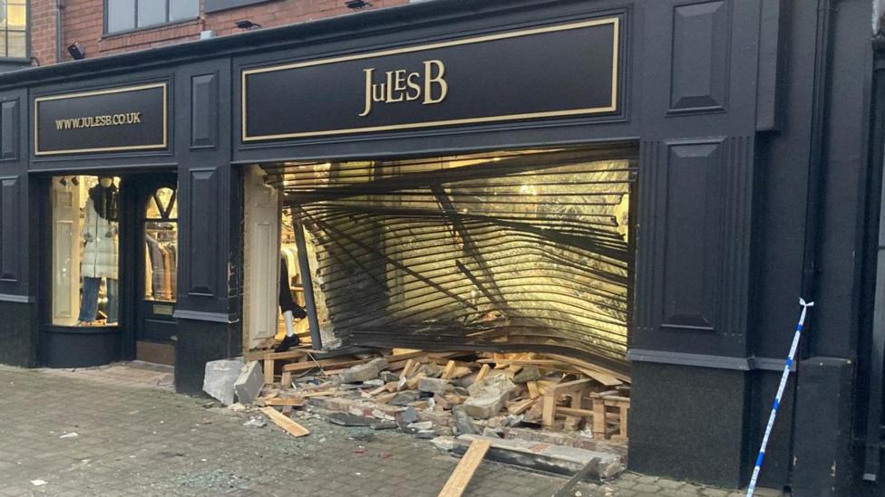 Car crashes into Newcastle Jules B shop during 'ram raid' - BBC News