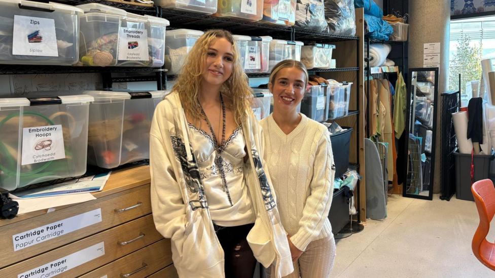 ASOS returns fee: Will charges stop you buying clothes online? - BBC News