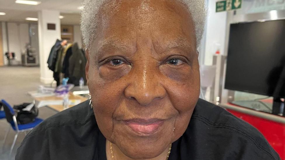 Cool Rowings team heads to championships - BBC News