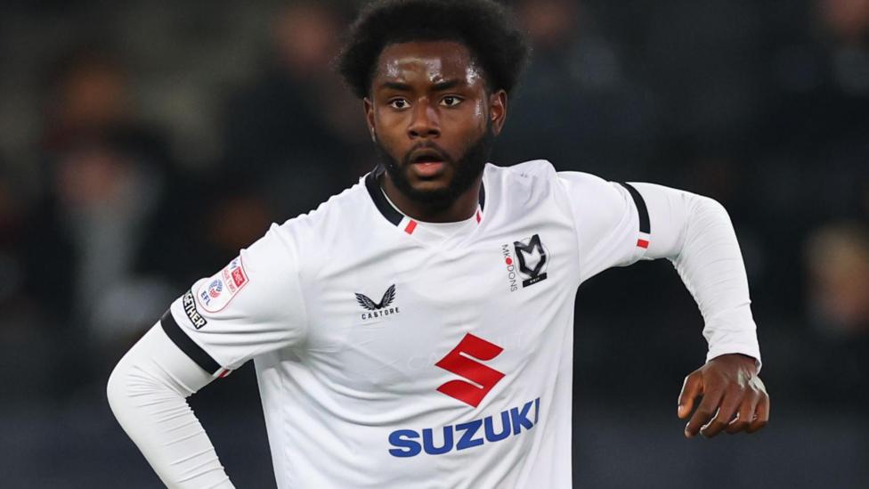 Matthew Dennis: Carlisle United sign free-agent forward - BBC Sport