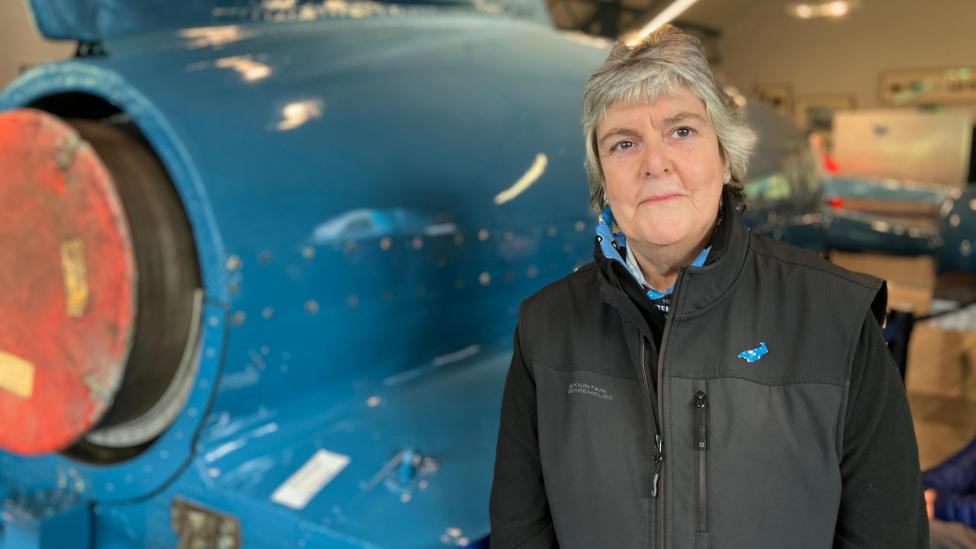 People flock to see Donald Campbell's Bluebird in Coniston - BBC News