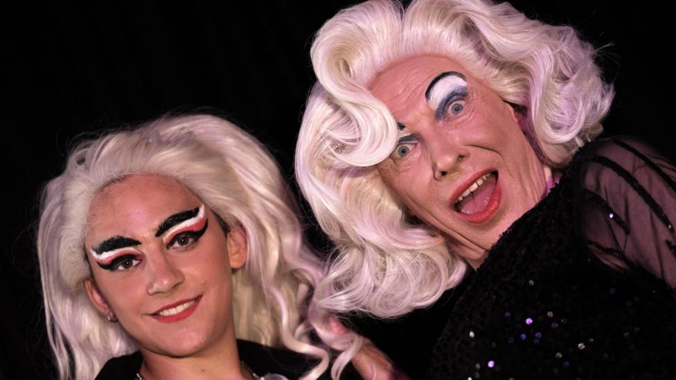 Deaf drag queens' bid to keep gay sign language alive - BBC News