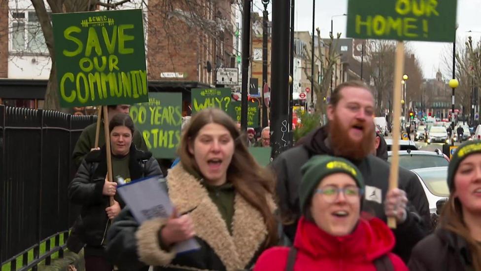 Bethnal Green Weightlifting Club faces axe after almost 100 years - BBC ...