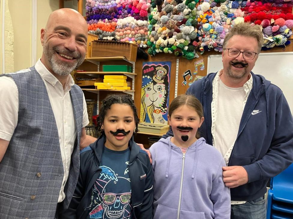 'Proud' 20,000 bikers finish Dave Myers Barrow tribute ride - BBC News