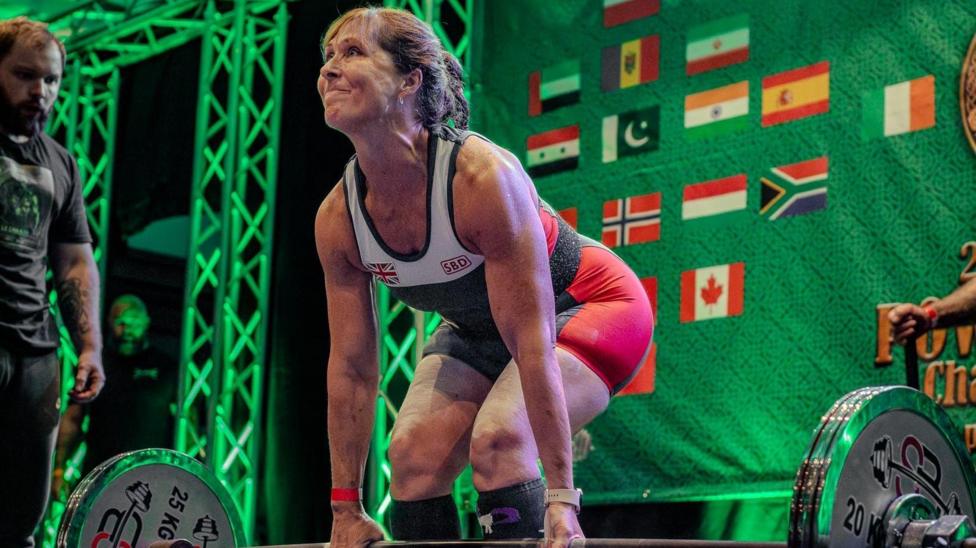 Hampshire's powerlifting Grandma wants to inspire others - BBC News