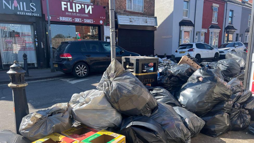 'Birmingham bin strike has left us with 7ft-high dumping ground' - BBC News