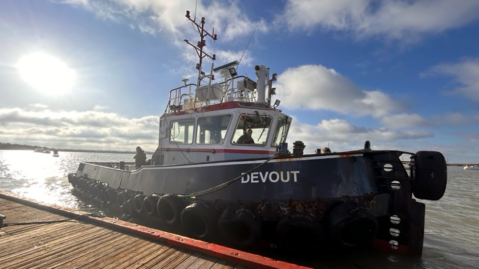 New tug to support harbour operations in Jersey - BBC News