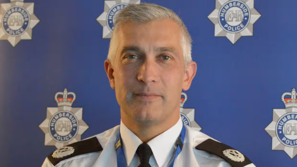 Unions demand clarity over Humberside Police chief investigation - BBC News