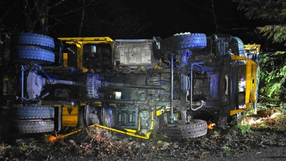 Gritter lorry overturns on black ice in Devon amid ice warning - BBC News