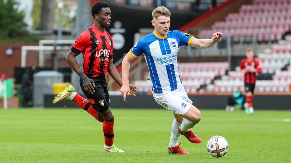 Brighton: Ed Turns signs contract extension - BBC Sport