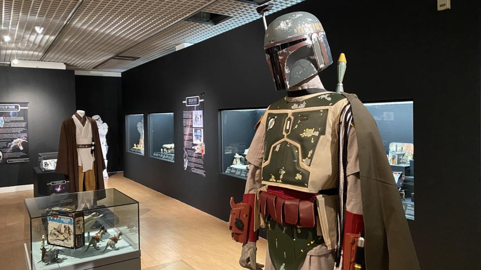 Hanley: New Star Wars exhibition lets the toys be with you - BBC News