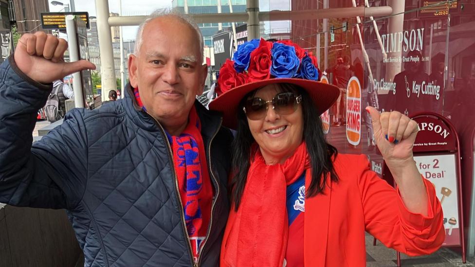 Ashford United's Gary Lockyer is top FA Cup top scorer - BBC News