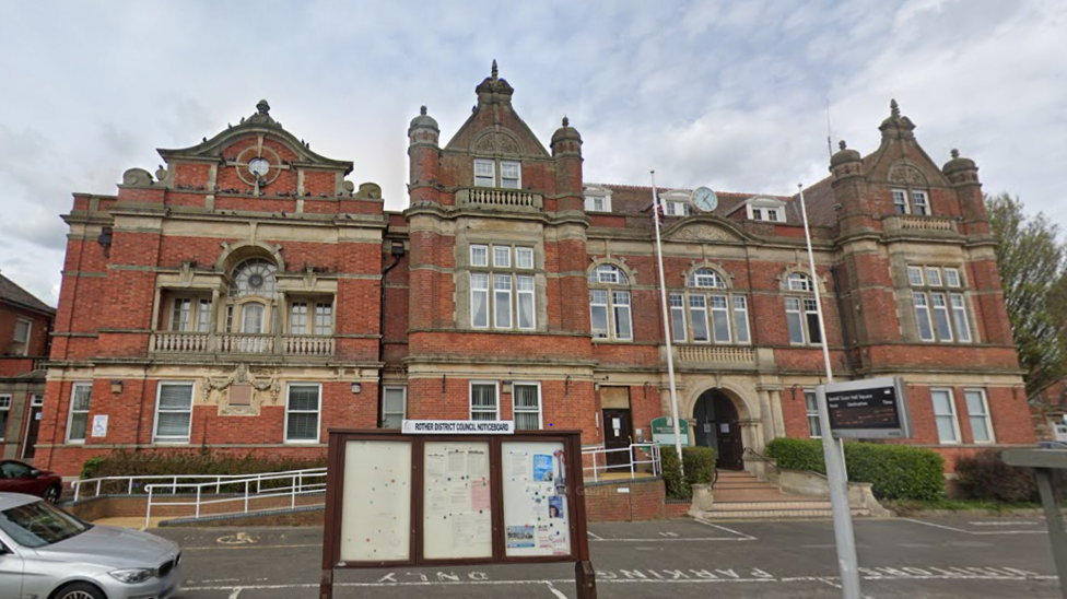 Bexhill: Council buys two surgeries for new medical centre - BBC News