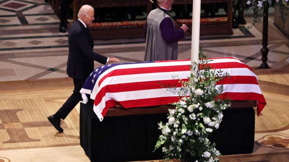 In photos: Historic guest list as five presidents gather for Carter's ...