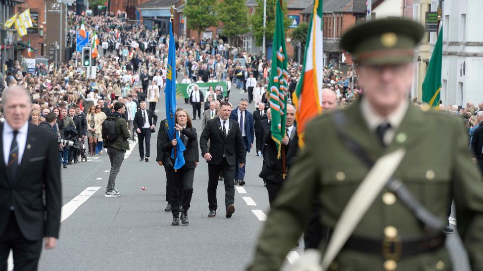 Easter parades take place to commemorate 1916 rising - BBC News