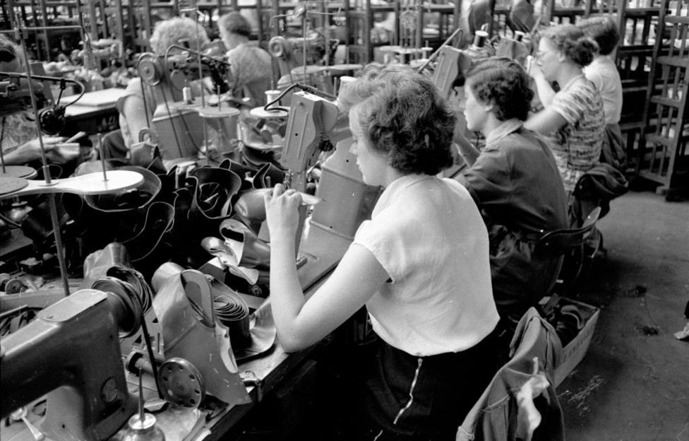 Looking back at the factories of Kilmarnock in the 1950s - BBC News