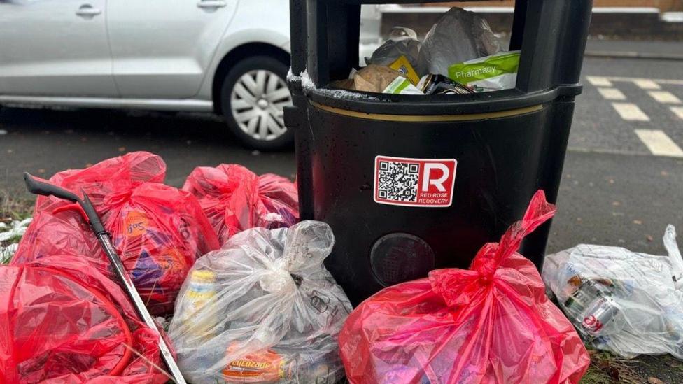 Litter picking group tackles root cause of problem - BBC News